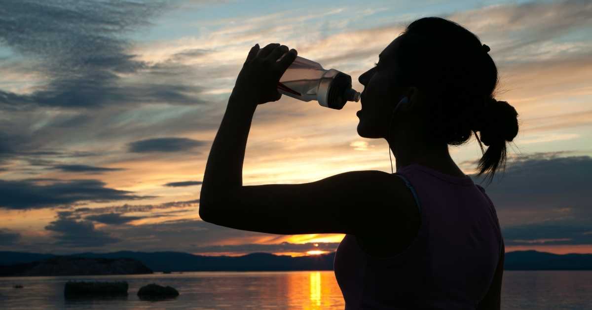 5 Tips Tubuh Terhidrasi Saat Aktivitas dan Jenis Vitamin